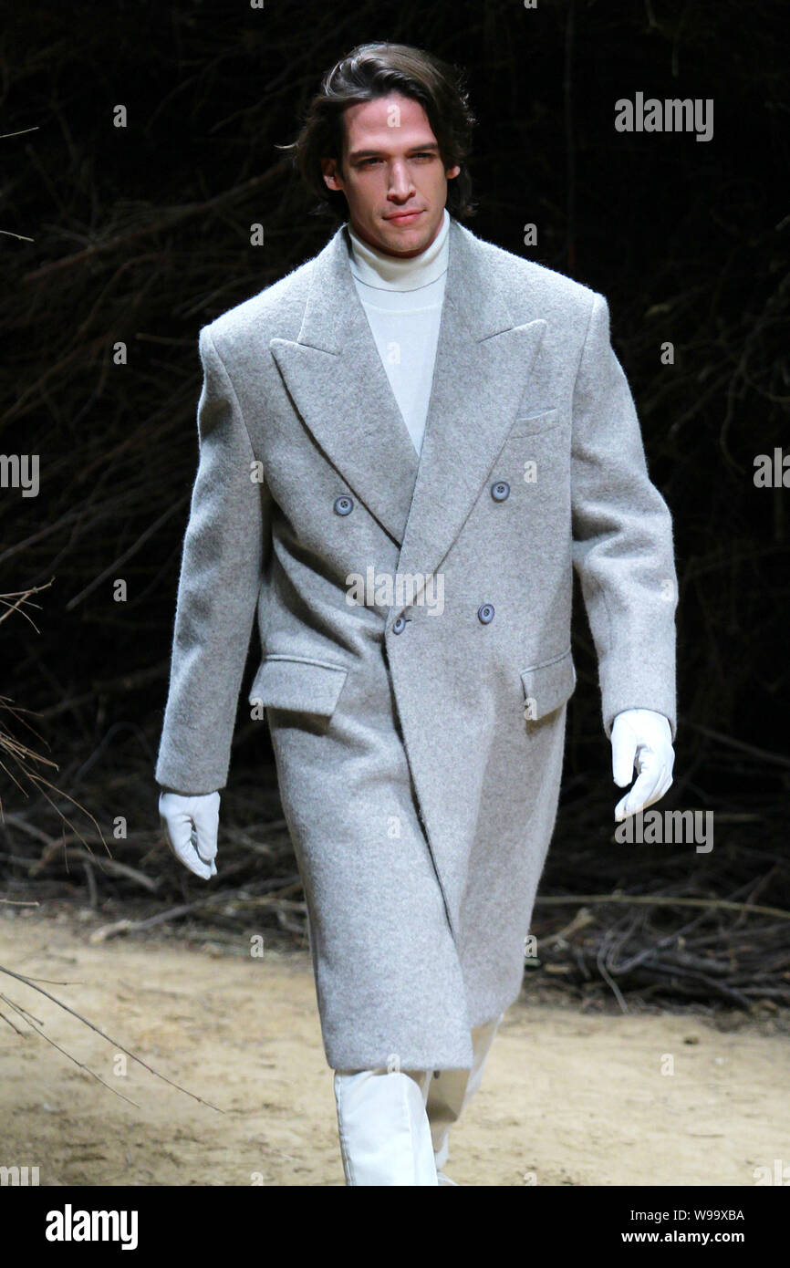 Cabbeen Chic fashion show at the China Fashion Week Autumn/Winter 2011 ...