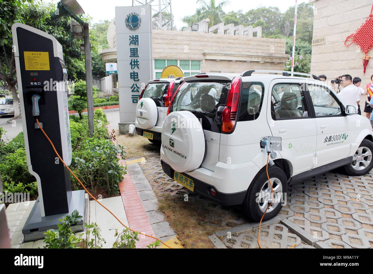China electric car charging hi-res stock photography and images - Alamy