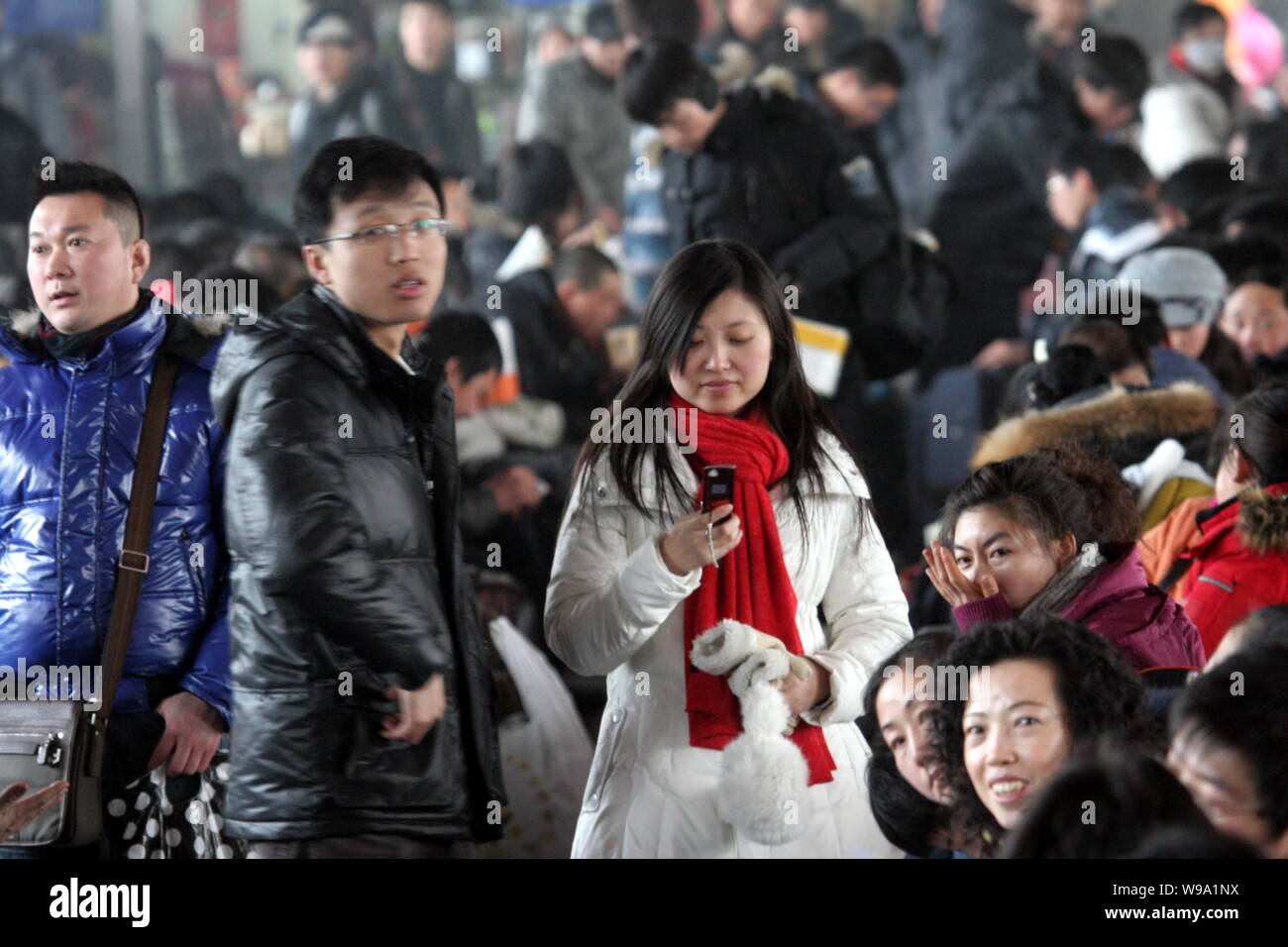 Crowds of Chinese passengers wait for their trains at the Shenyang ...