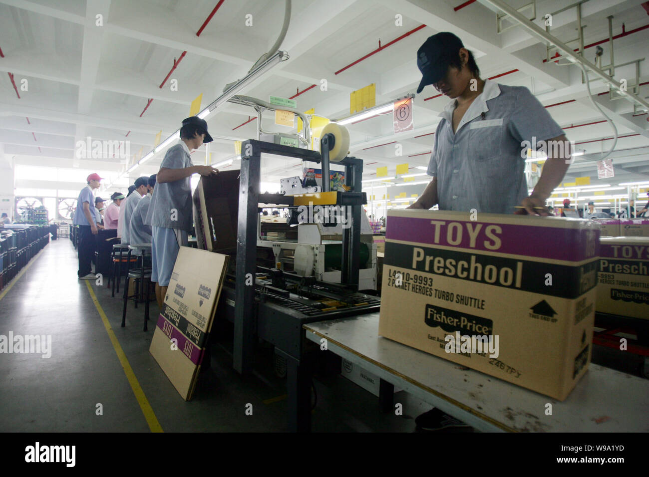 Chinese workers factory usa hi-res stock photography and images - Alamy