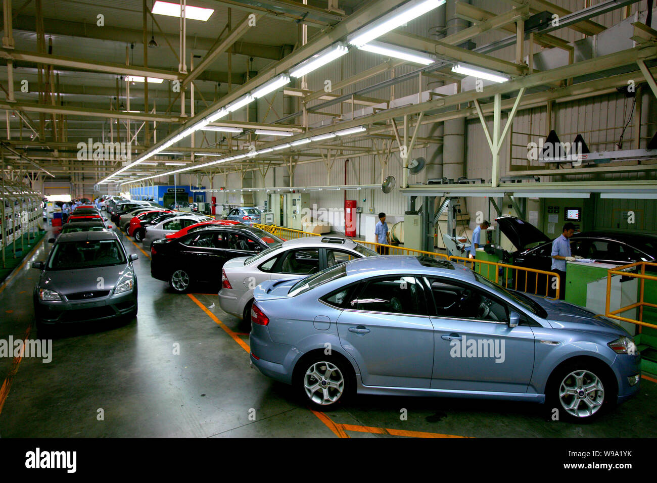 --FILE-- View of the production line at the auto plant of Changan Ford ...