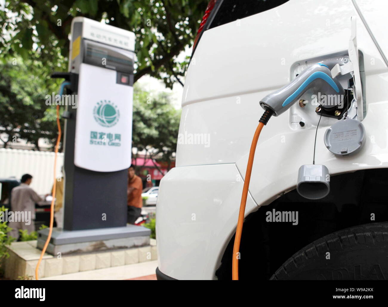 China electric car charging hi-res stock photography and images - Alamy