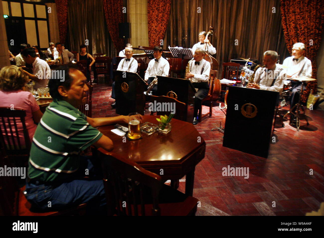 The renowned old jazz band performs at the bar of the reopened Peace ...