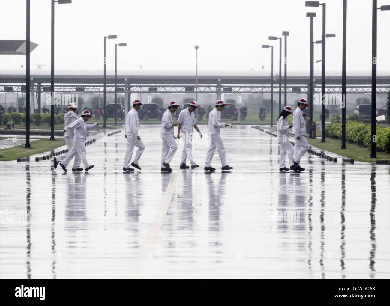 Chinese factory workers strike hi-res stock photography and images - Alamy