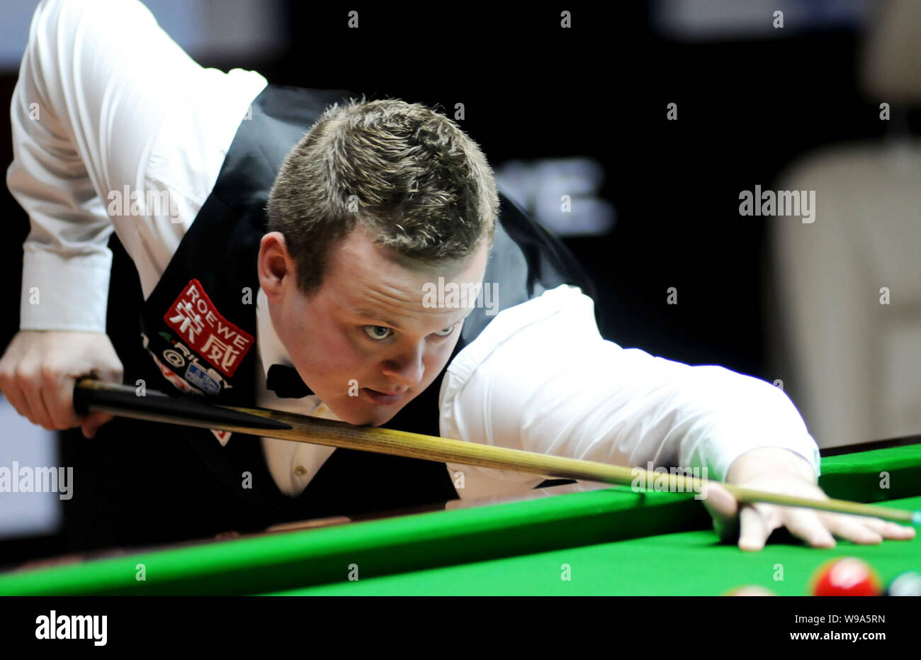 Shaun Murphy of England plays a shot against Stephen Lee of England in ...