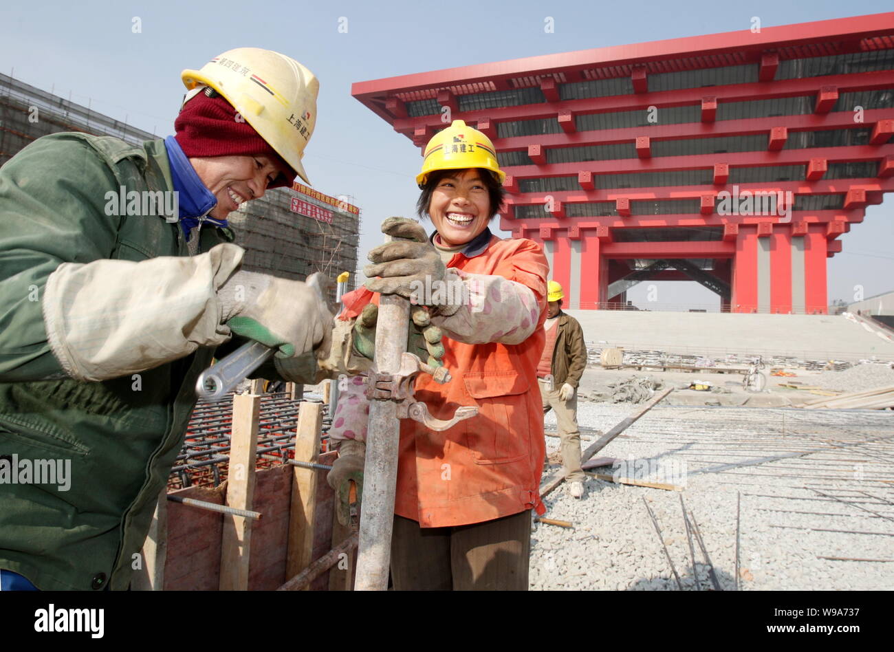 Chinese Construction Worker China's High Speed Railway Length To Top
