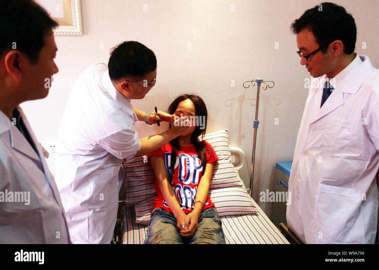 Doctor Examine Nose Woman High Resolution Stock Photography and Images ...