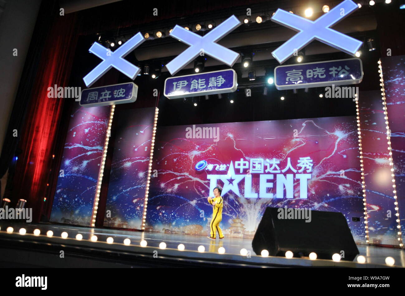 Reality television participant hi-res stock photography and images - Alamy