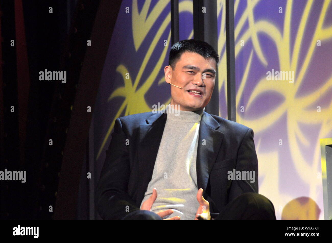 Talkshow interview hi-res stock photography and images - Alamy