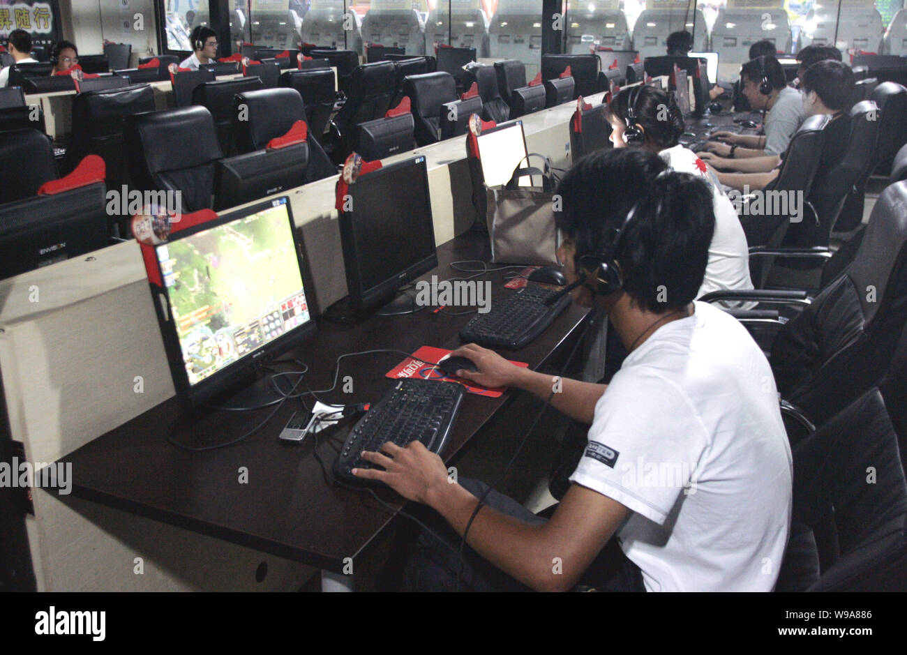Internet cafe china beijing hi-res stock photography and images - Alamy