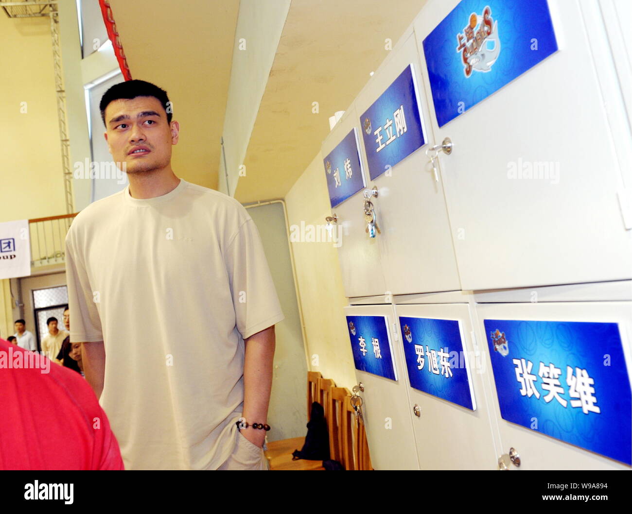 Yao ming center houston rockets hi-res stock photography and images - Alamy