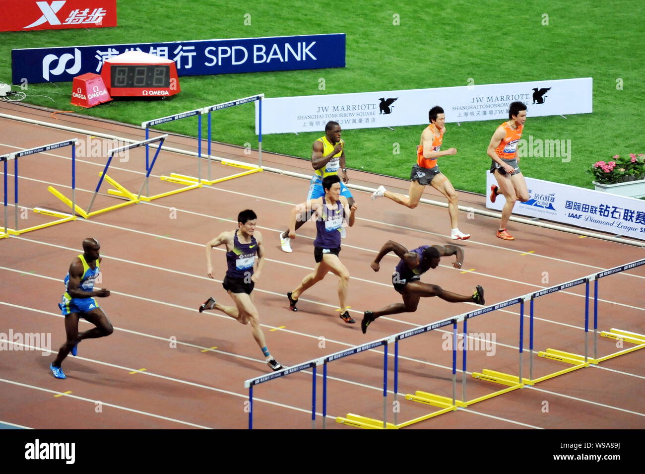 David Oliver of the United State, front right, Chinas Shi Dongpeng ...