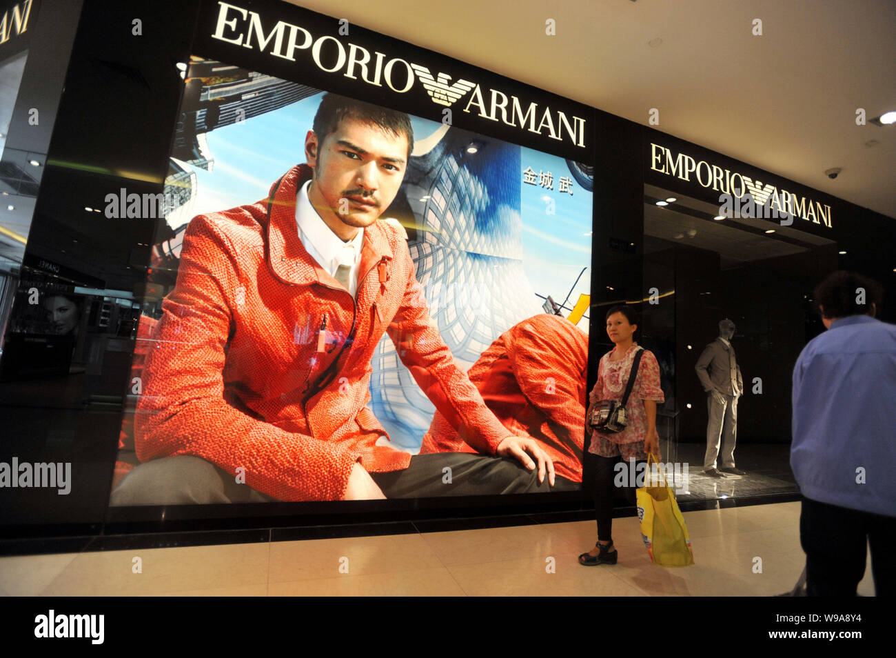 China mall cleaner hi-res stock photography and images - Alamy