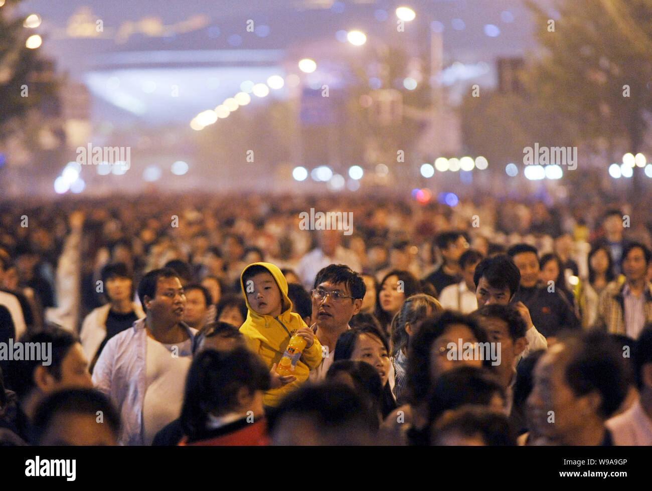 Visitors crowd the World Expo Park in Shanghai, China, 16 October 2010 ...