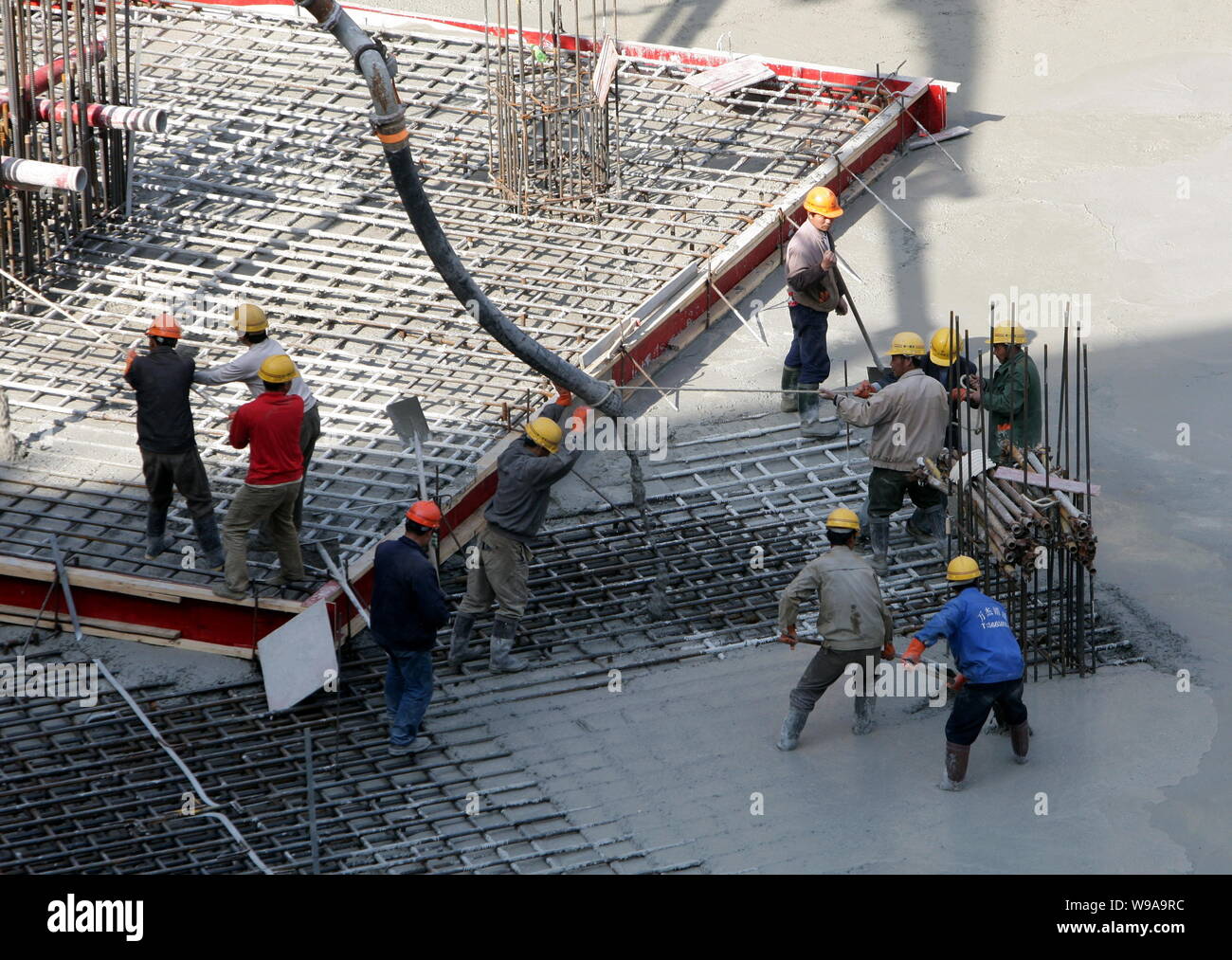 Chinese construction workers concrete the foundation of the Shanghai ...
