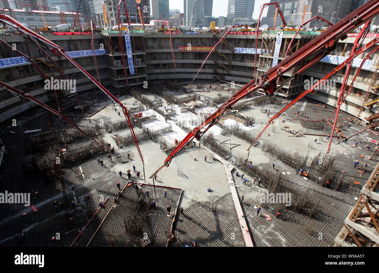 Chinese construction workers concrete the foundation of the Shanghai ...