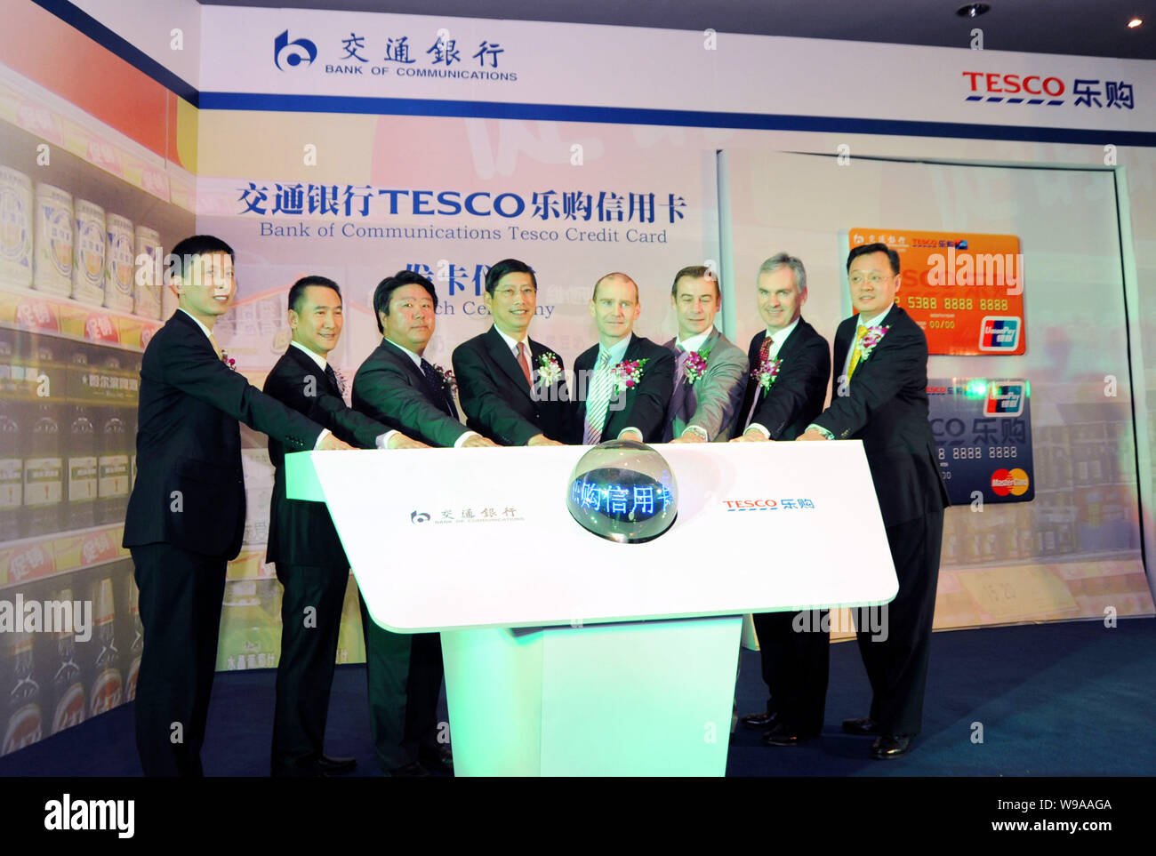 Cai Jianbo, third left, Executive Vice President of China UnionPay, Ye ...