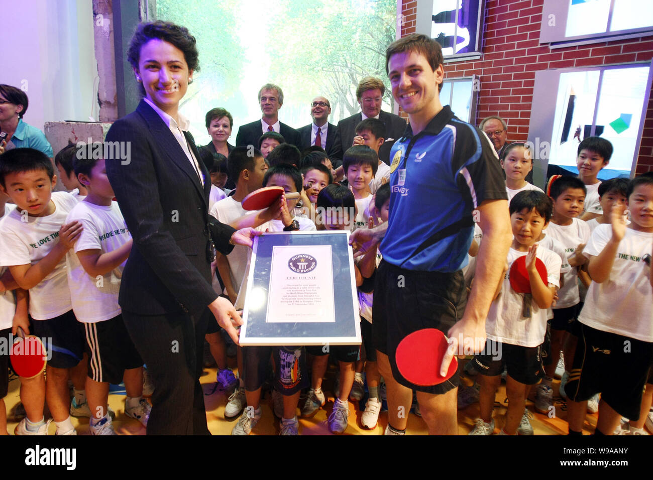 Guinness world records certificate hi-res stock photography and images ...