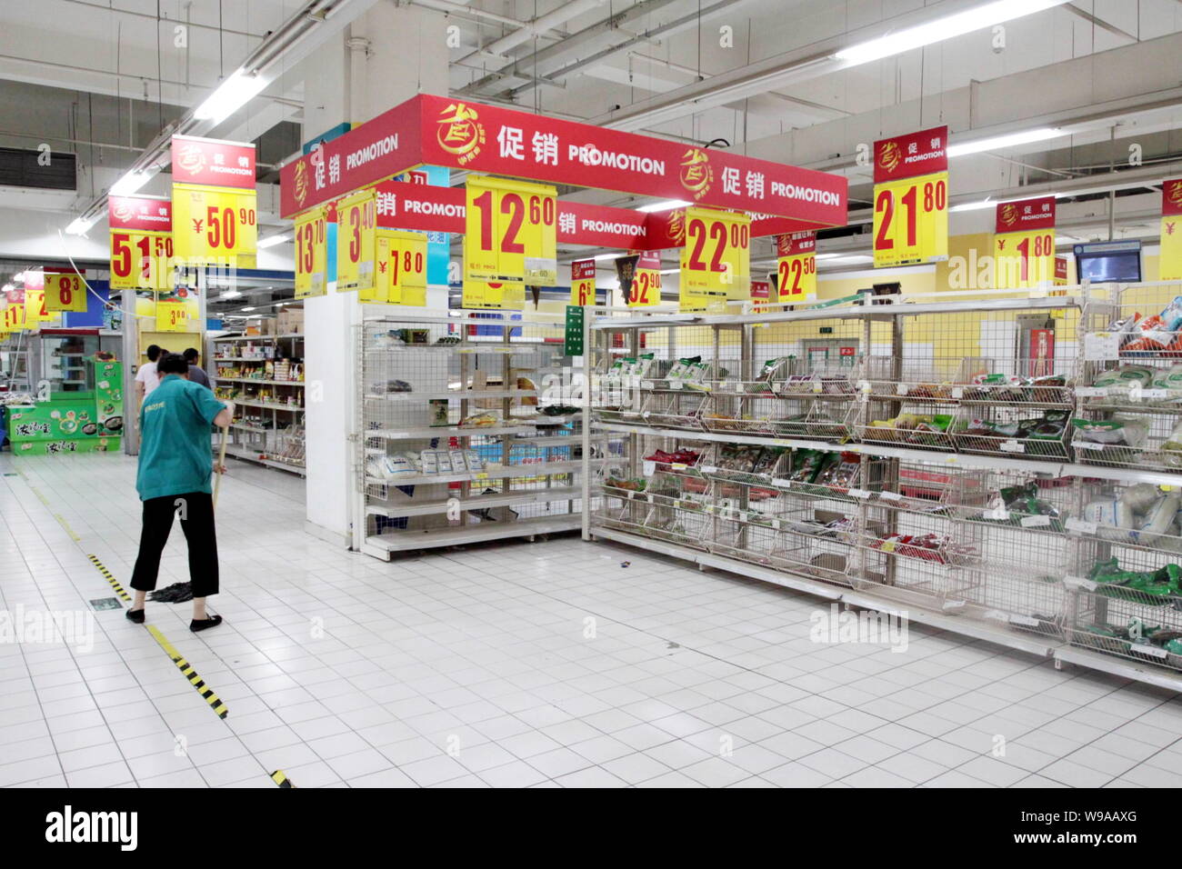 Carrefour city hi-res stock photography and images - Alamy