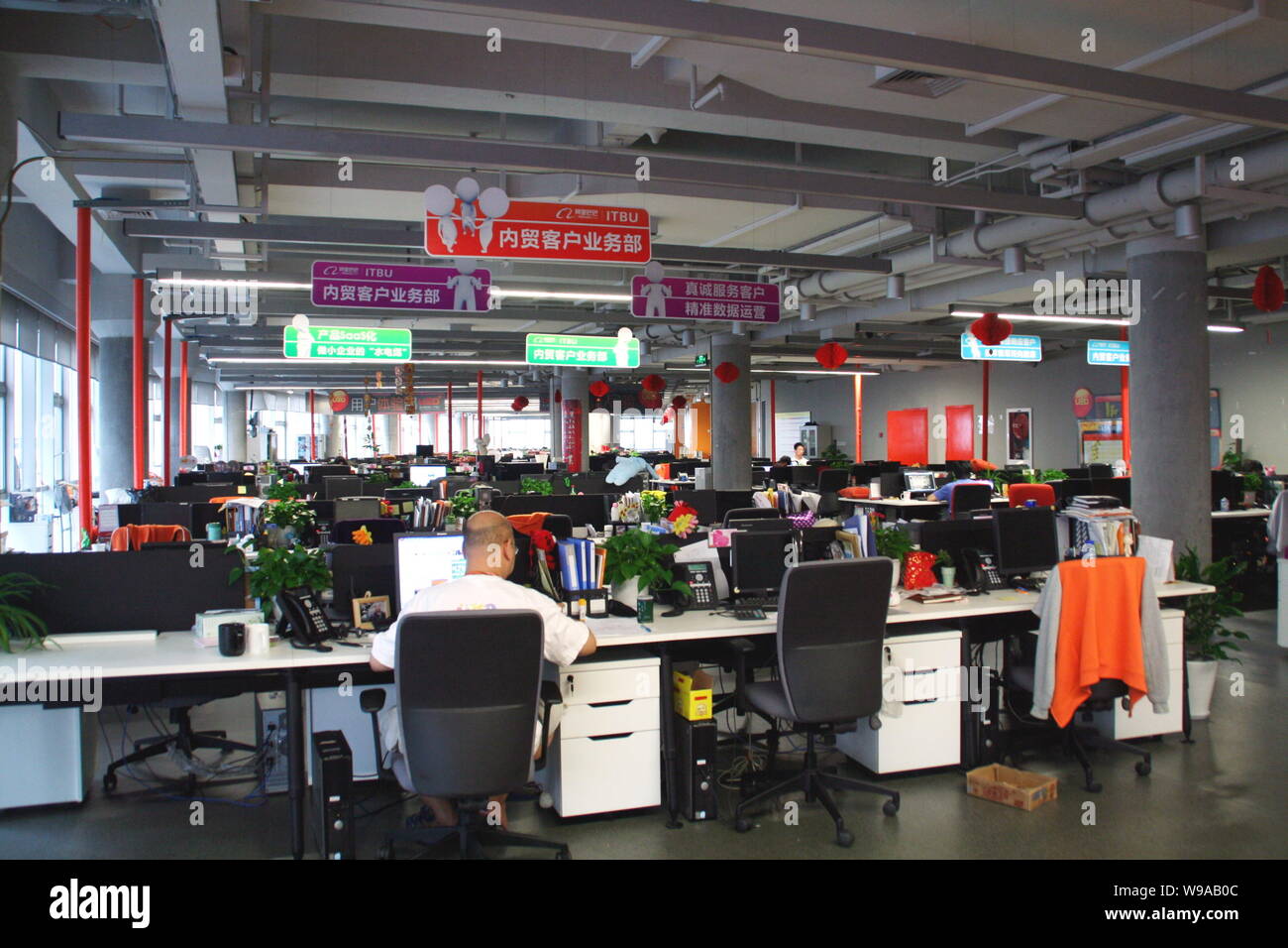 Alibaba b2b hi-res stock photography and images - Alamy