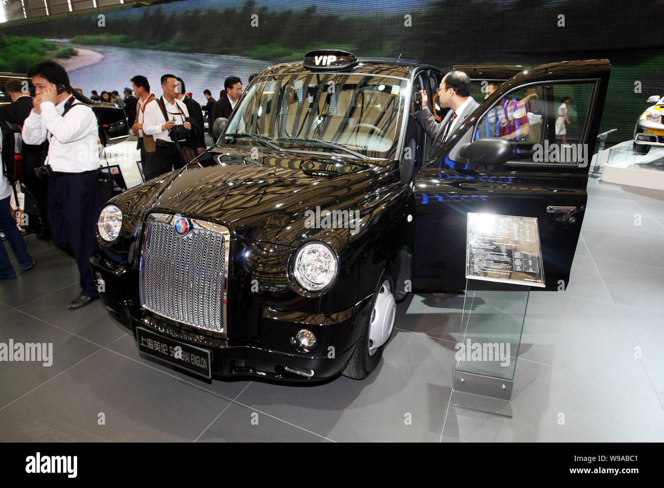 --FILE--Visitors look at a Shanghai Englon TX4 cab of Geely at the 13th ...