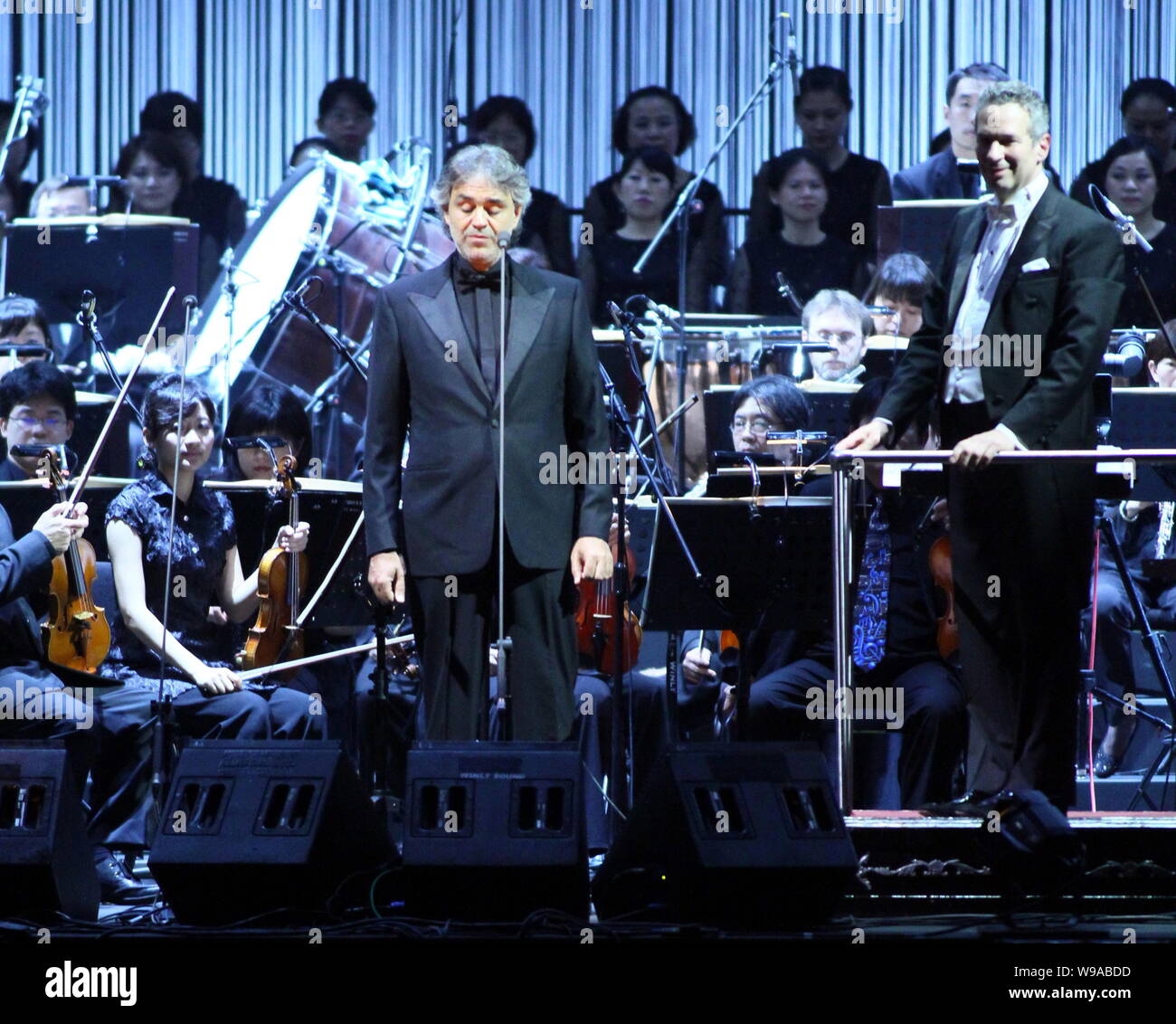 Andrea bocelli in concert hi-res stock photography and images - Alamy