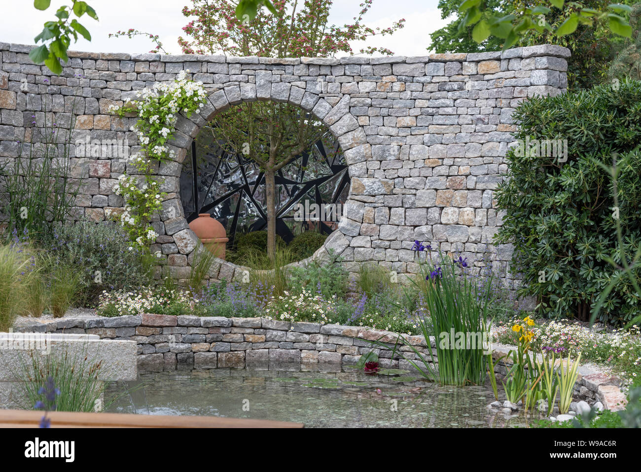 Garden with stone 'Moon Window' wall Stock Photo - Alamy