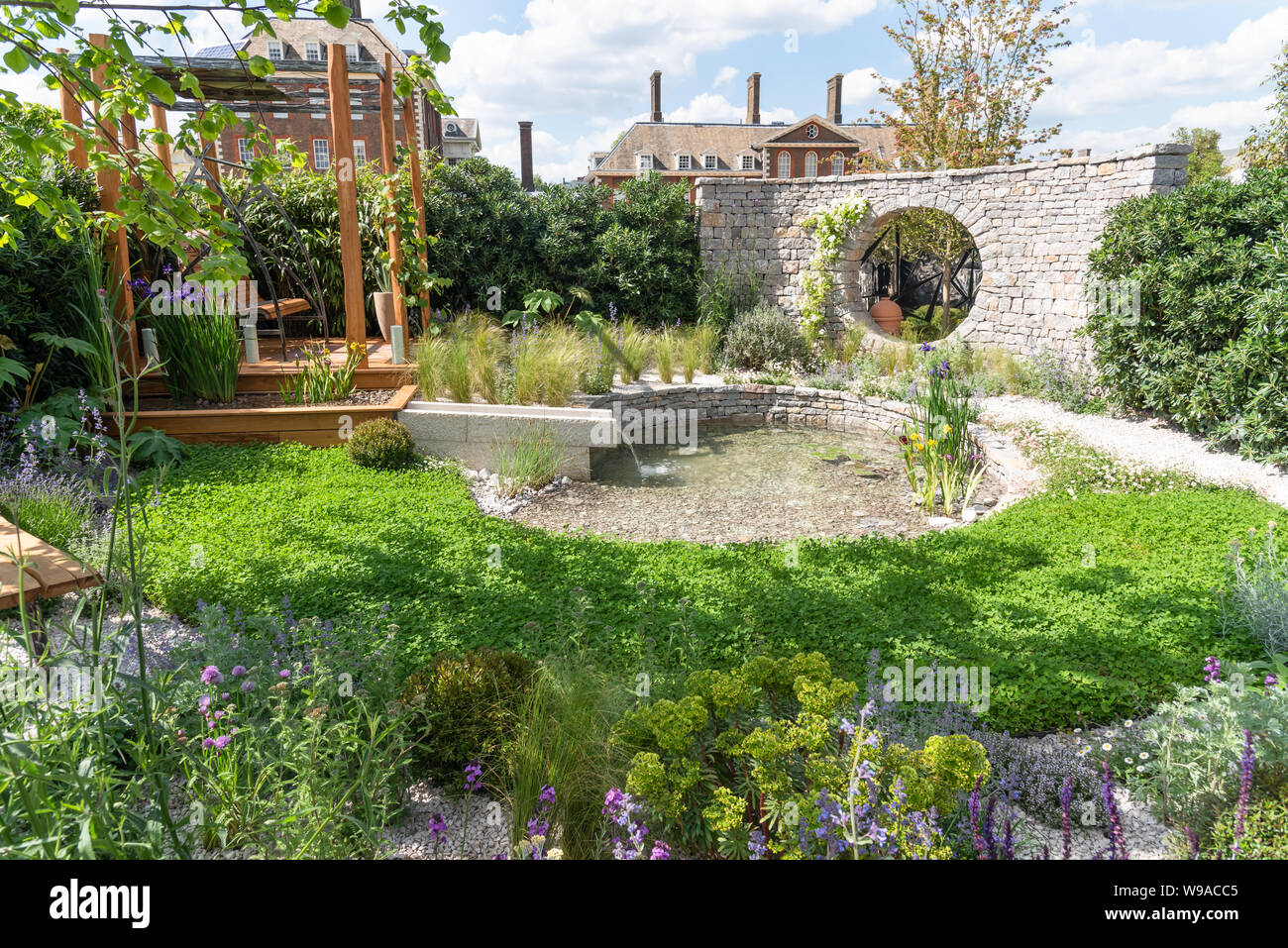 Garden with stone 'Moon Window' wall Stock Photo - Alamy
