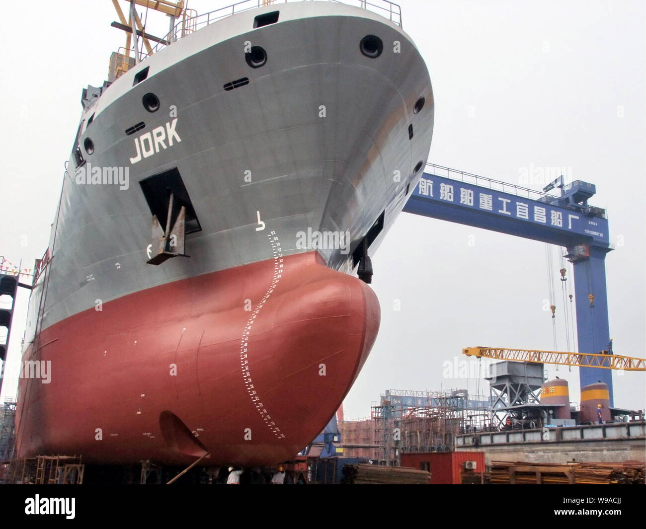 --FILE--A ship is being built at the Yichang Shipyard of China ...