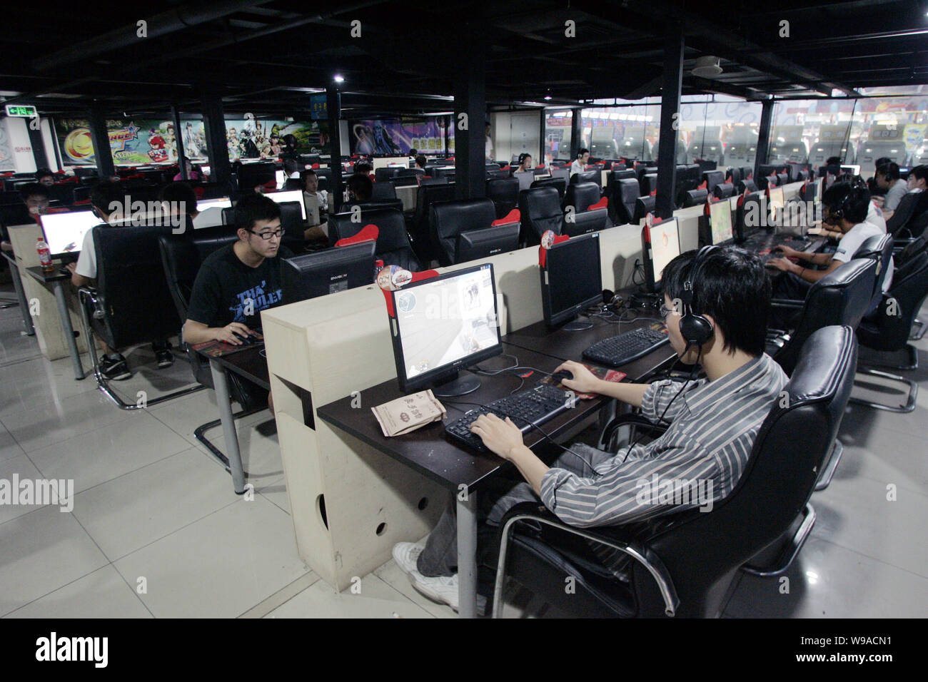 Internet cafe china beijing hi-res stock photography and images - Alamy