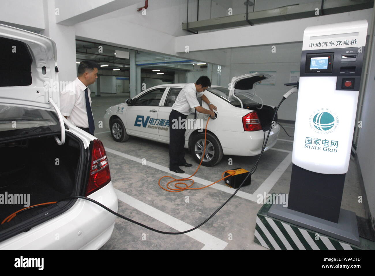China electric car charging hi-res stock photography and images - Alamy