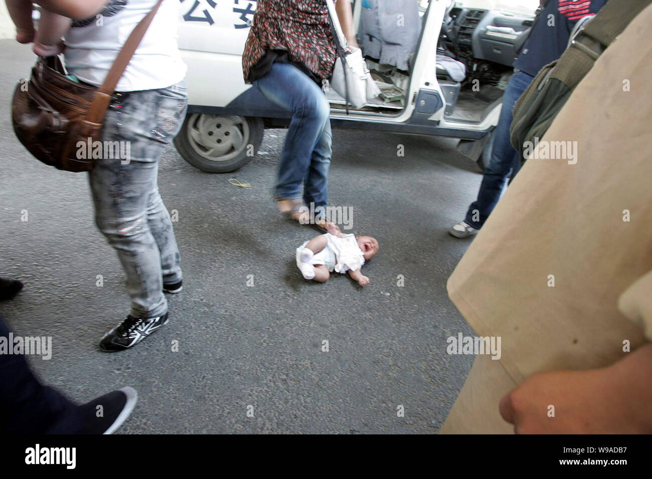 A Chinese thief suspect treads and stamps on a baby she threw on the ...