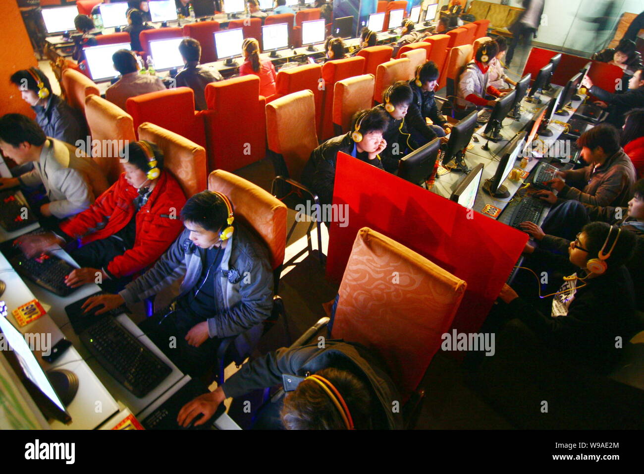 Cyber cafe china hi-res stock photography and images - Alamy