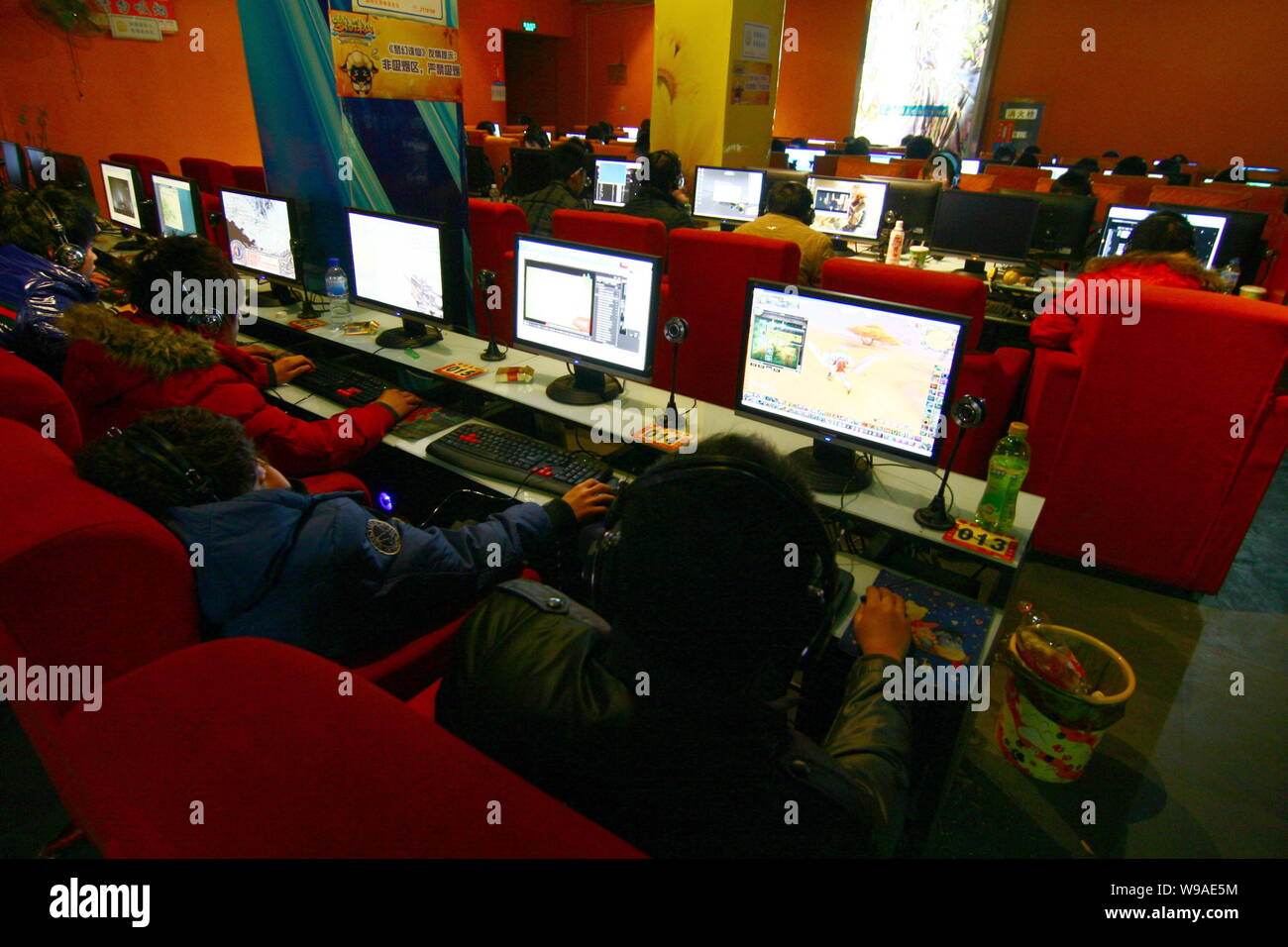Cyber cafe china hi-res stock photography and images - Alamy
