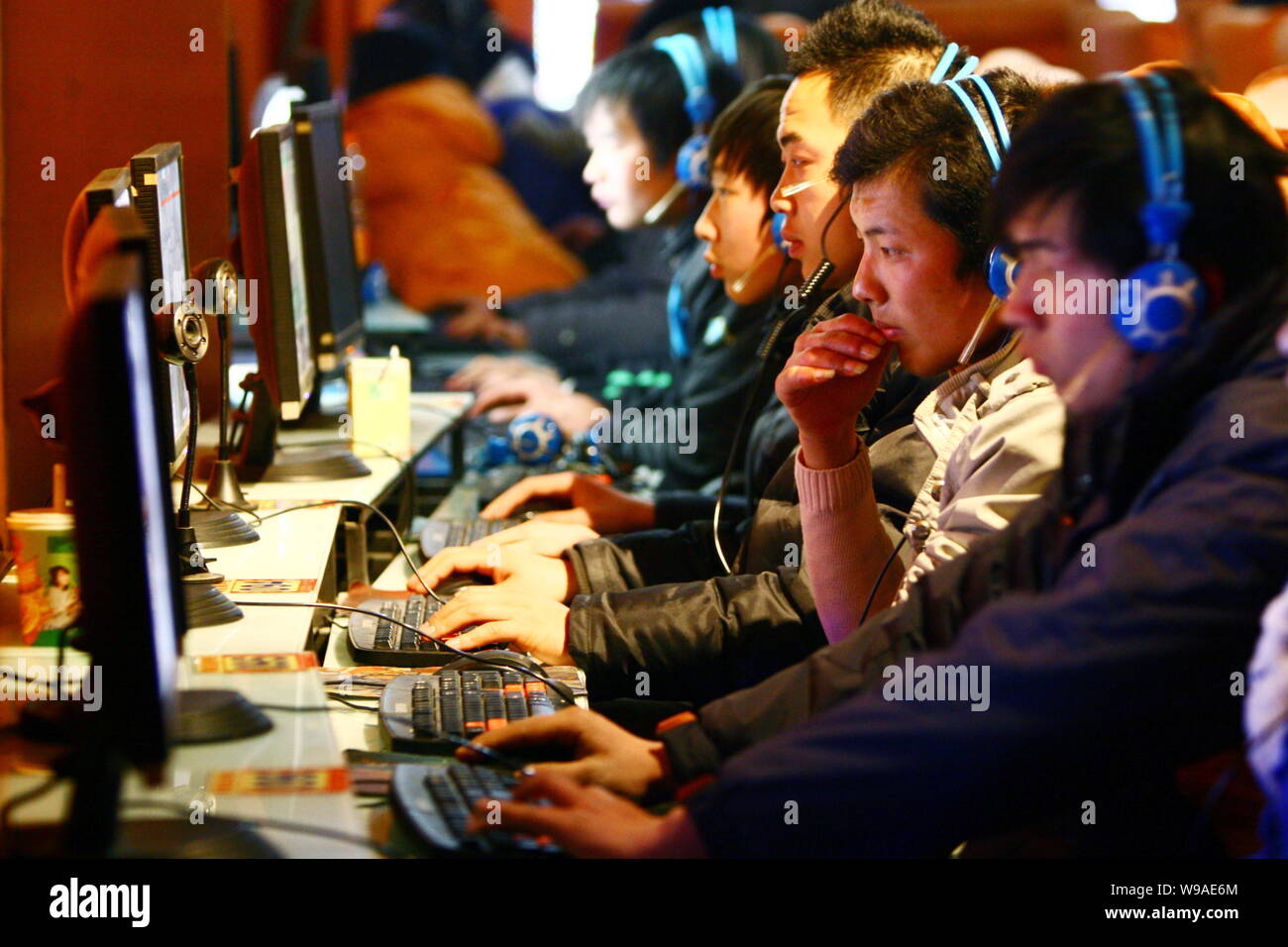 China gaming cafe hi-res stock photography and images - Alamy