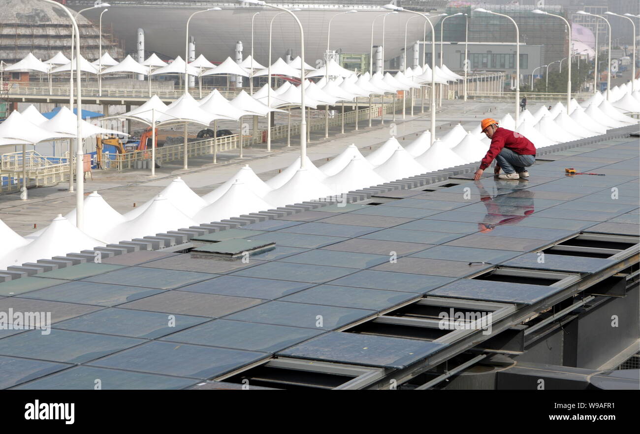 Rooftop solar china hi-res stock photography and images - Alamy