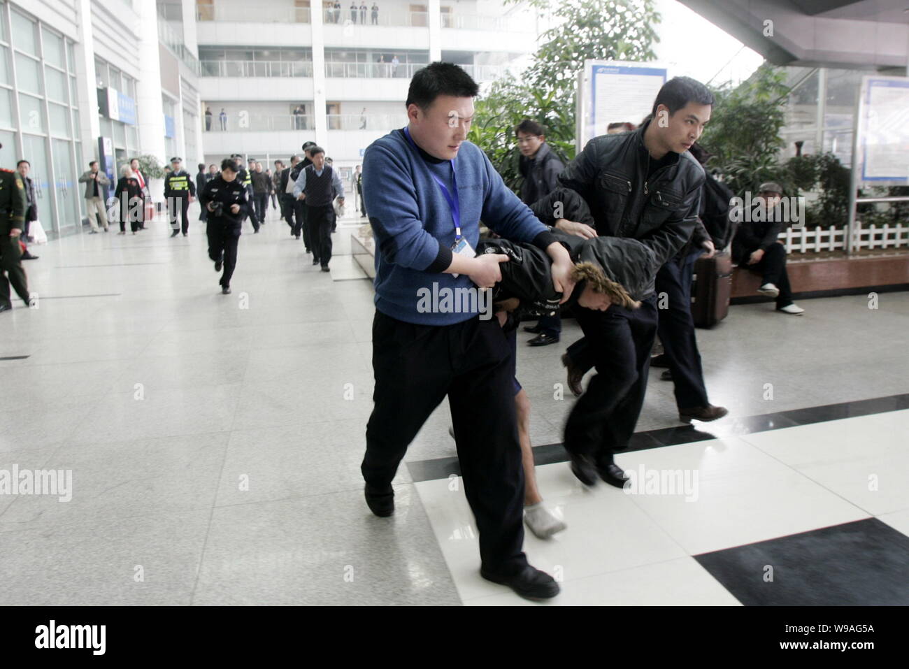 Chinese police officers arrest a man who attempted to commit suicide ...