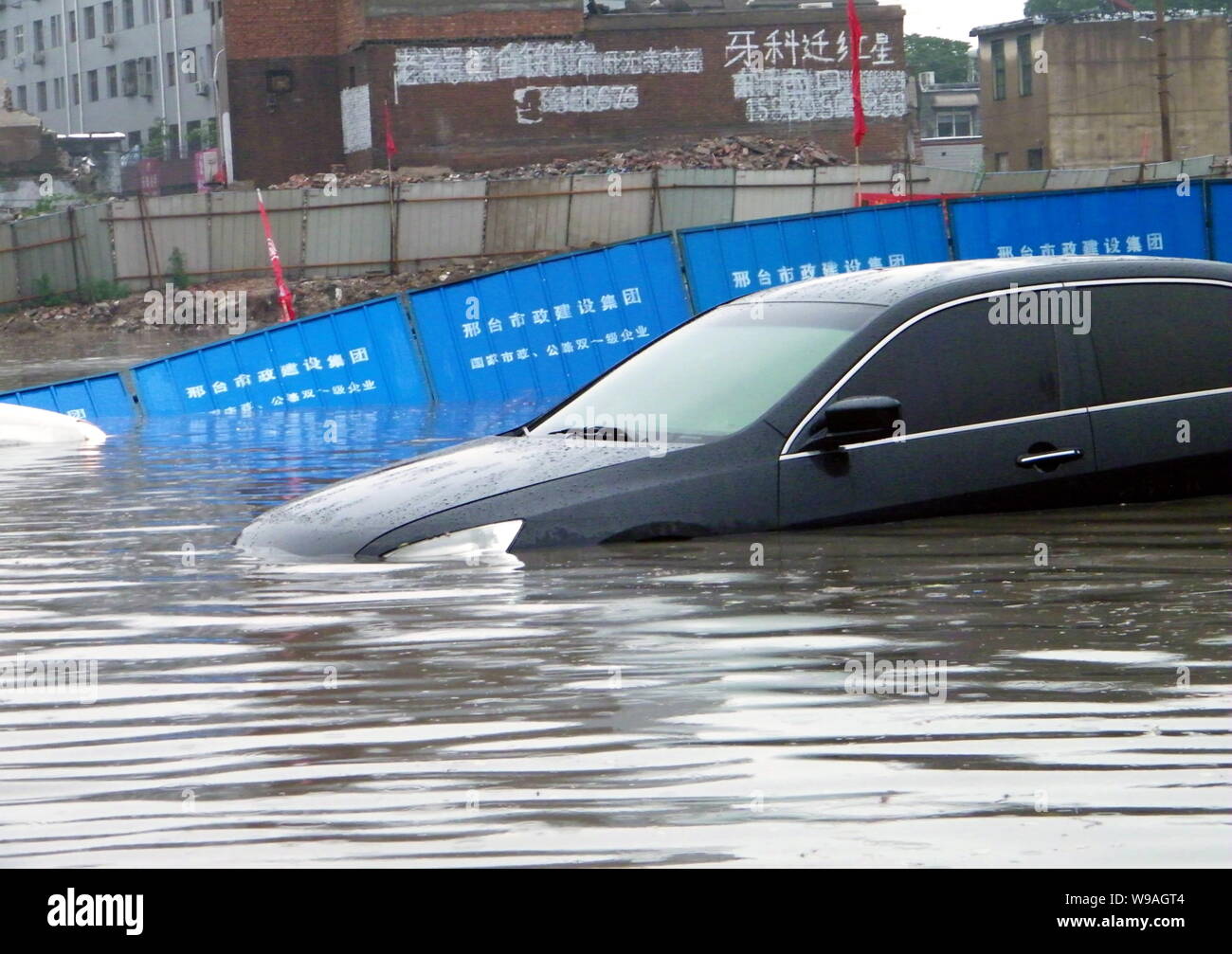 Trapped in car flood hi-res stock photography and images - Alamy