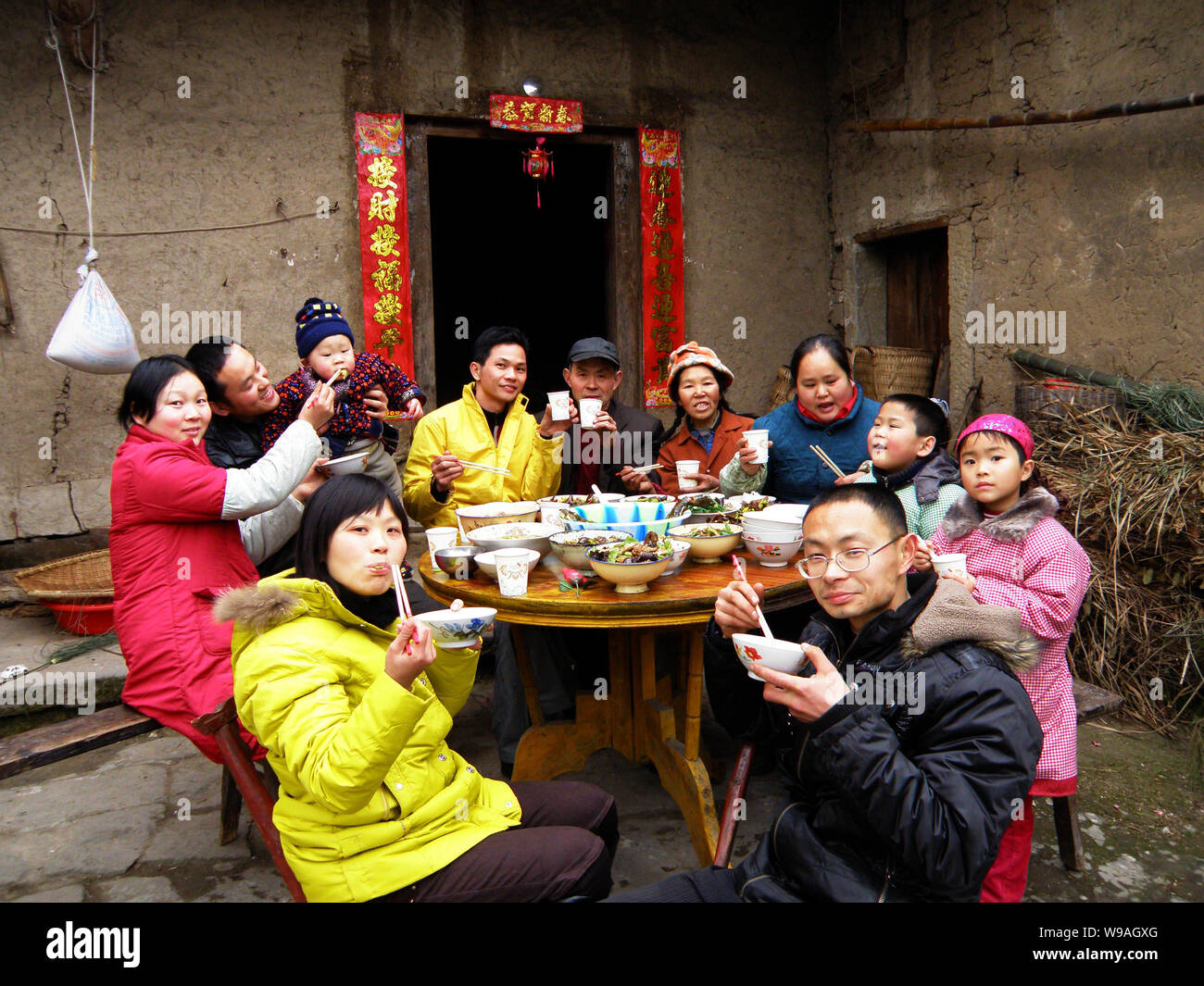Generations family china home hi-res stock photography and images - Alamy