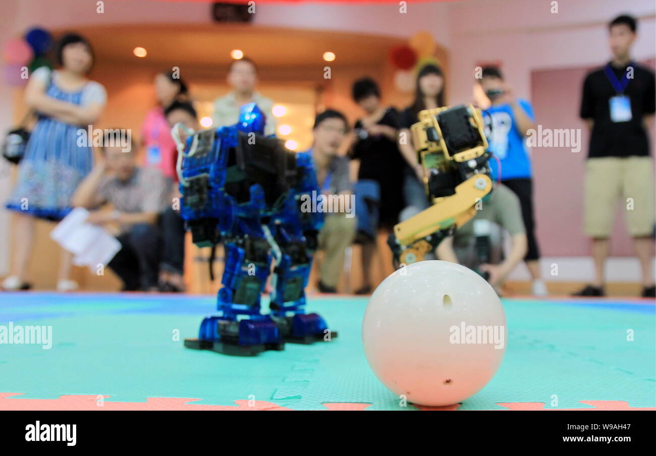 Football humanoid robot hi-res stock photography and images - Alamy