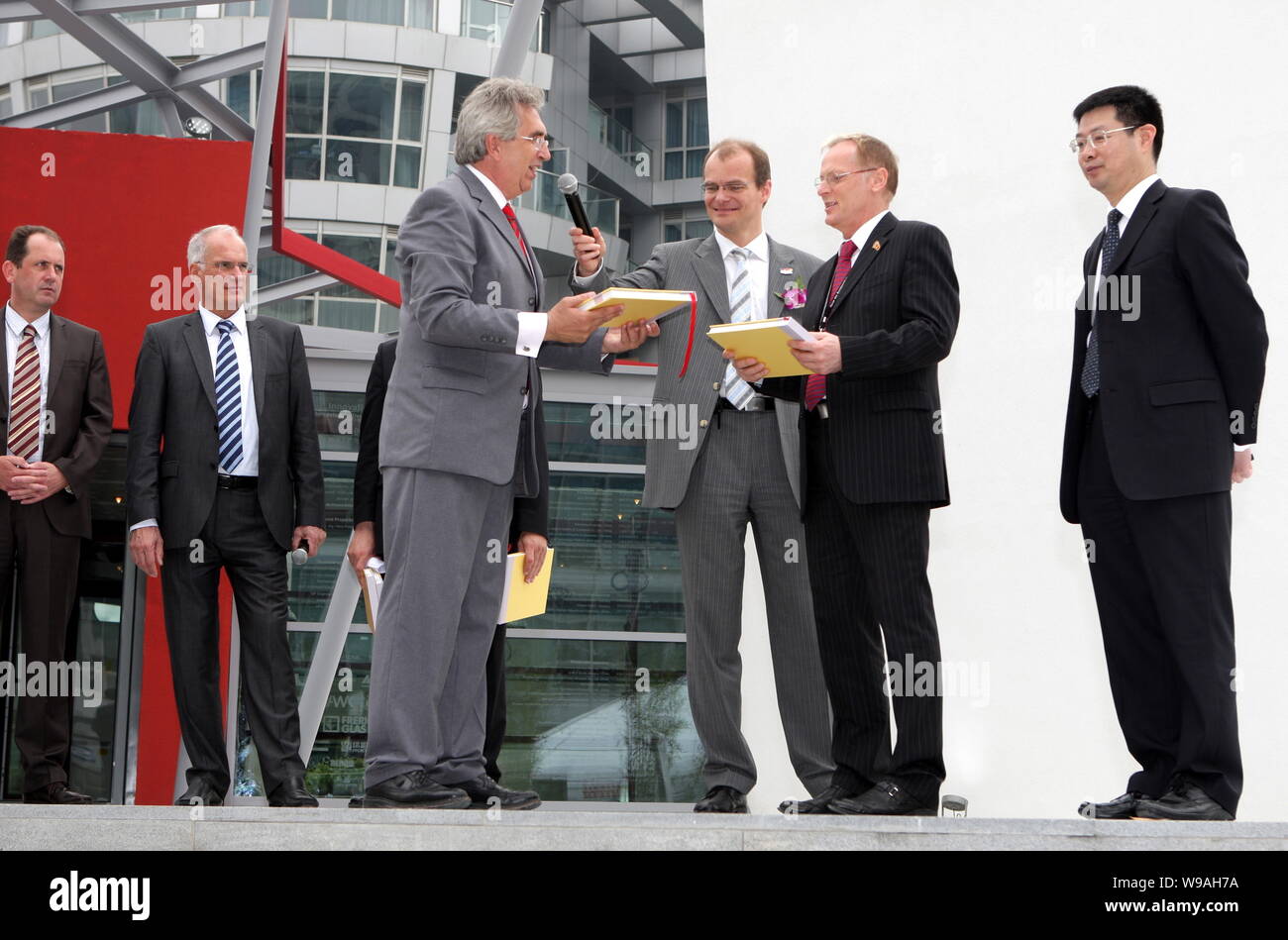State secretary at the federal ministry of economics and technology hi ...