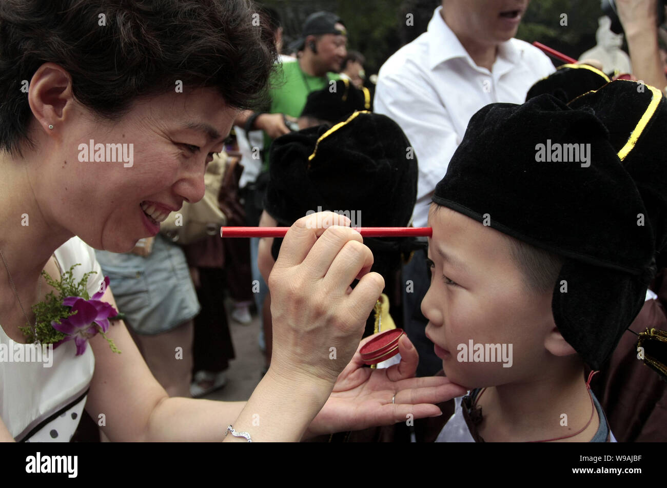 Chinese Grade One pupils wearing traditional Chinese student uniforms ...