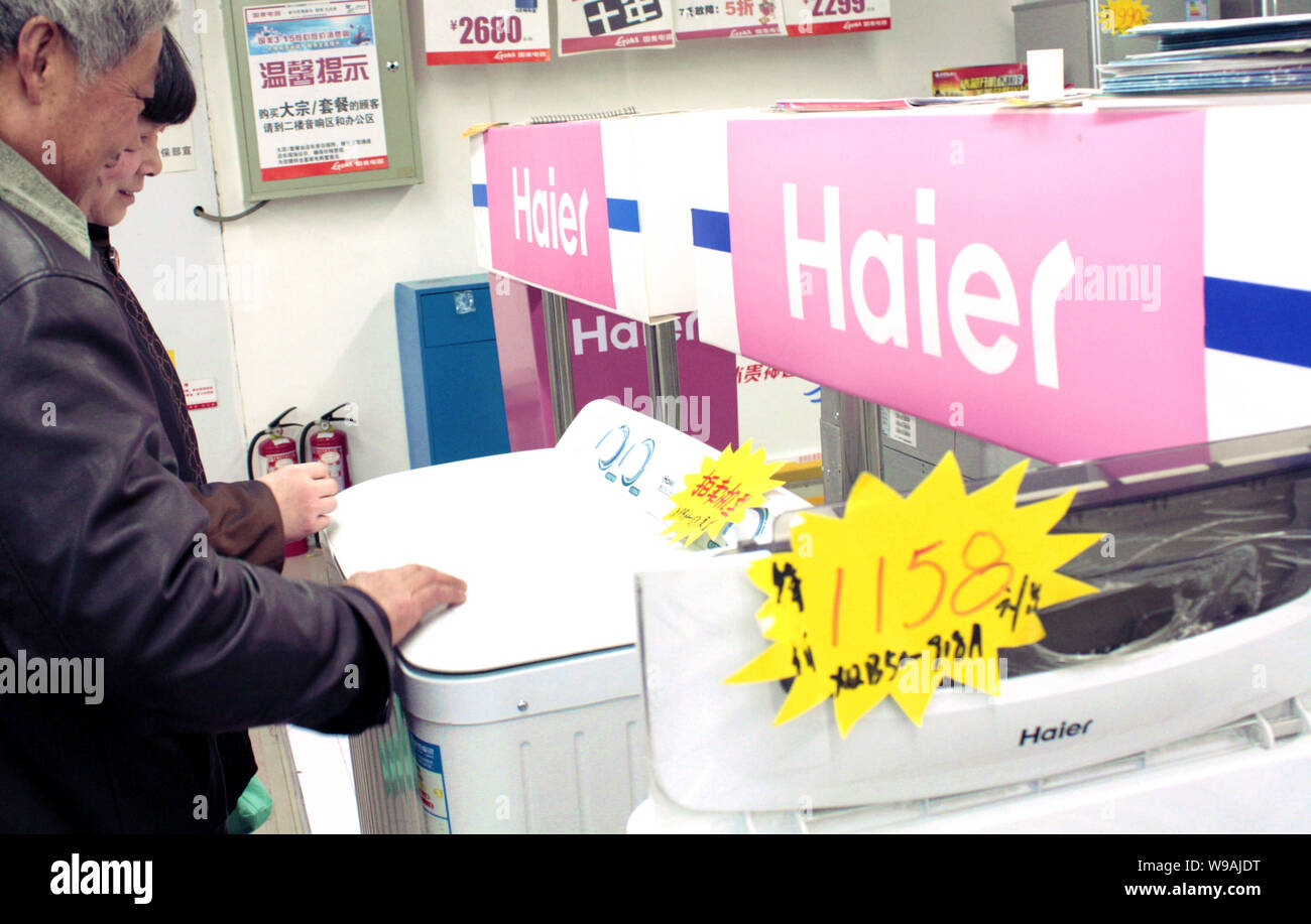 Haier Washing Machines China High Resolution Stock Photography and ...