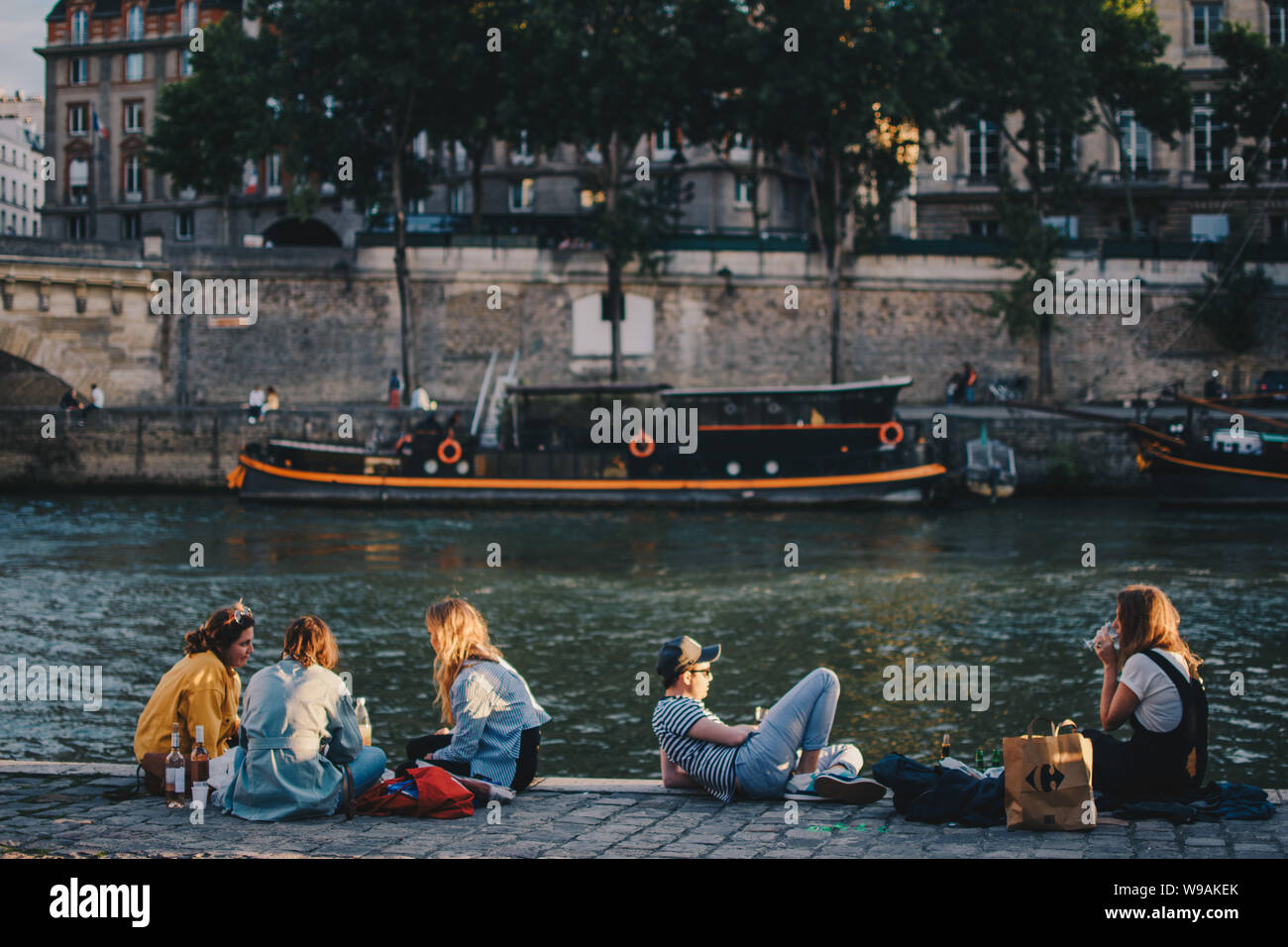 Relaxing on the bank of the Seine Stock Photo - Alamy