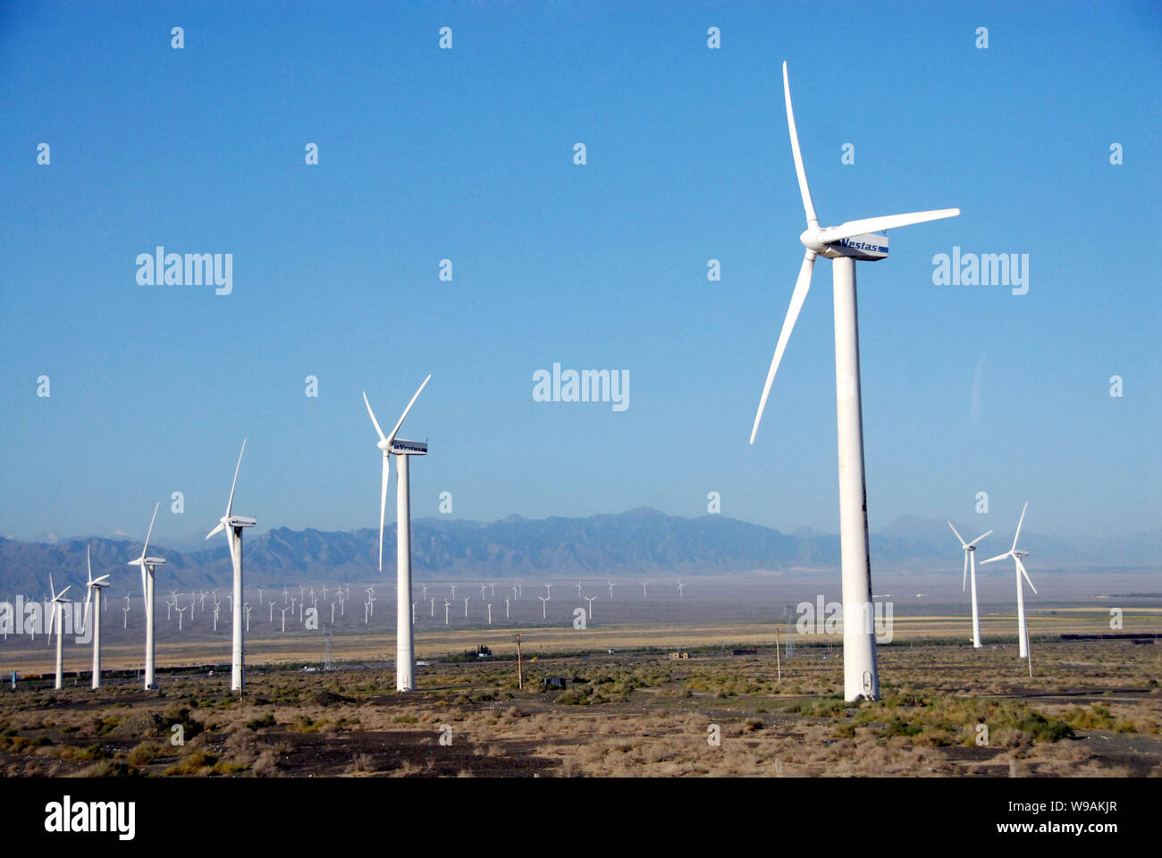 --FILE--Wind turbines generate electricity at a wind farm in Dabancheng ...