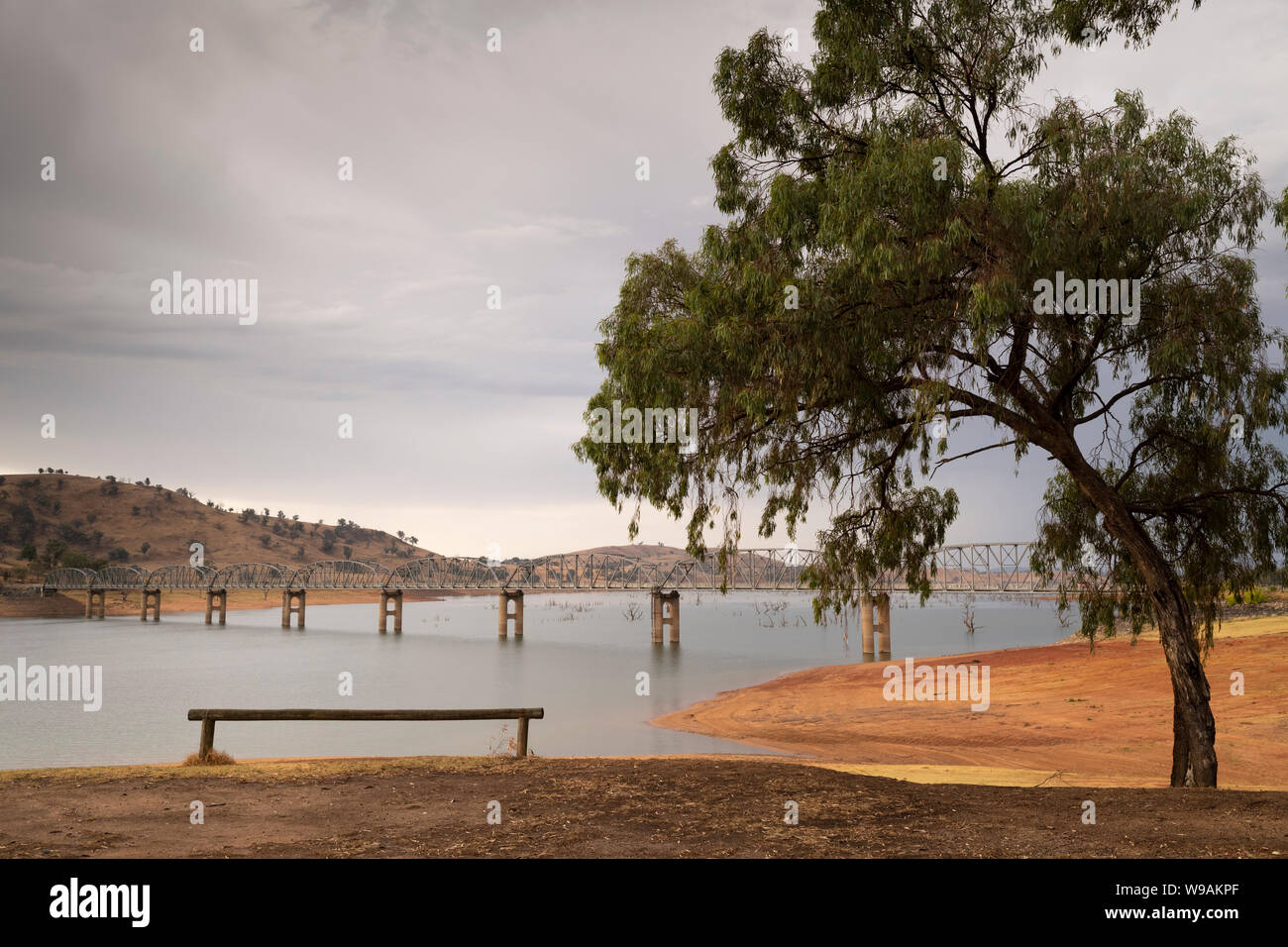 View of Lake Hume, and the Bethanga Bridge during drought Stock Photo ...