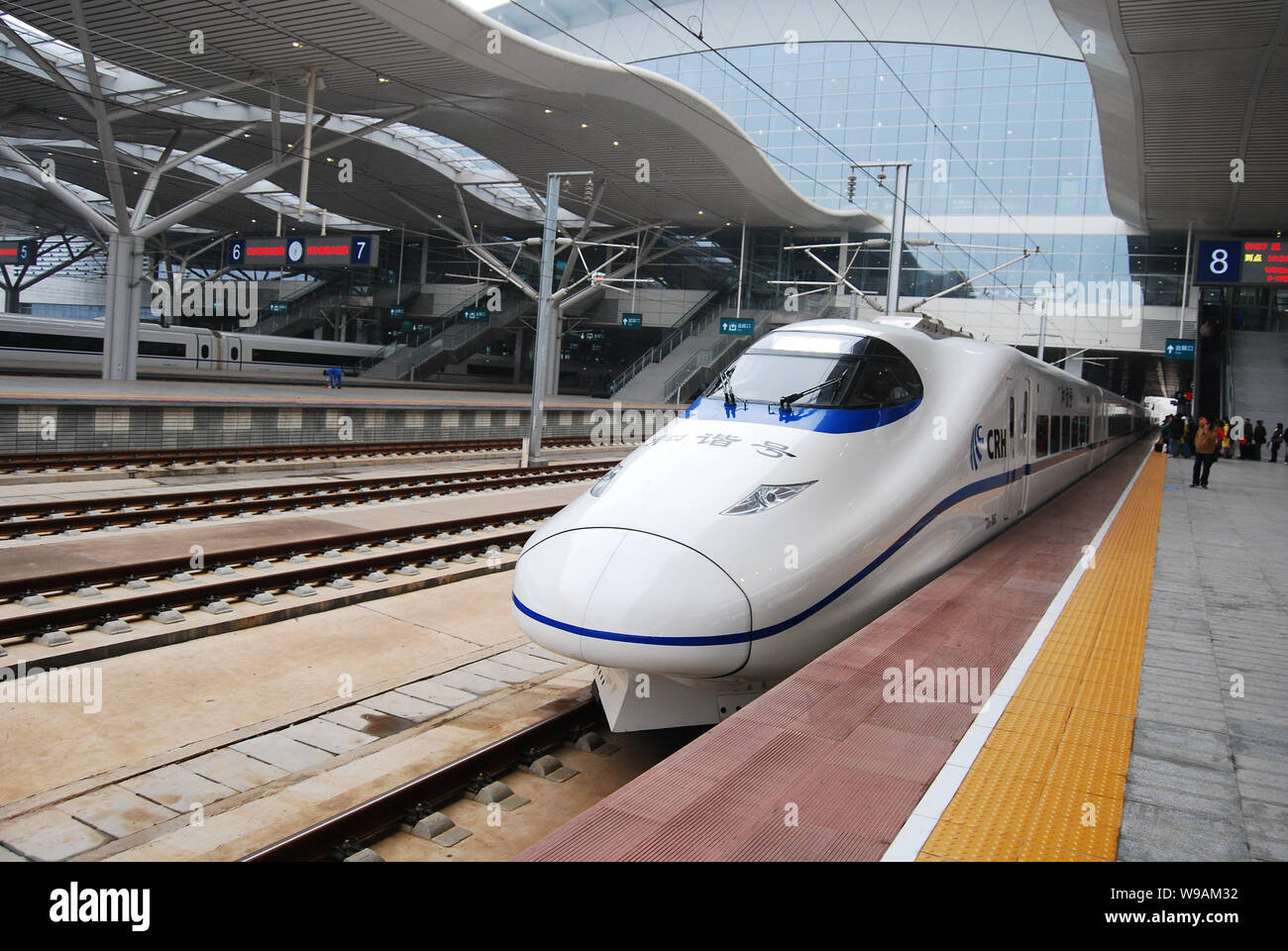 --FILE-- A CRH (China Railway High-speed) train on the new Wuhan ...