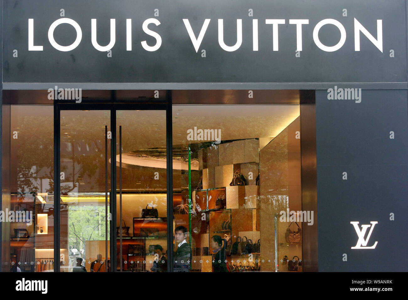 Lv flagship hi-res stock photography and images - Alamy