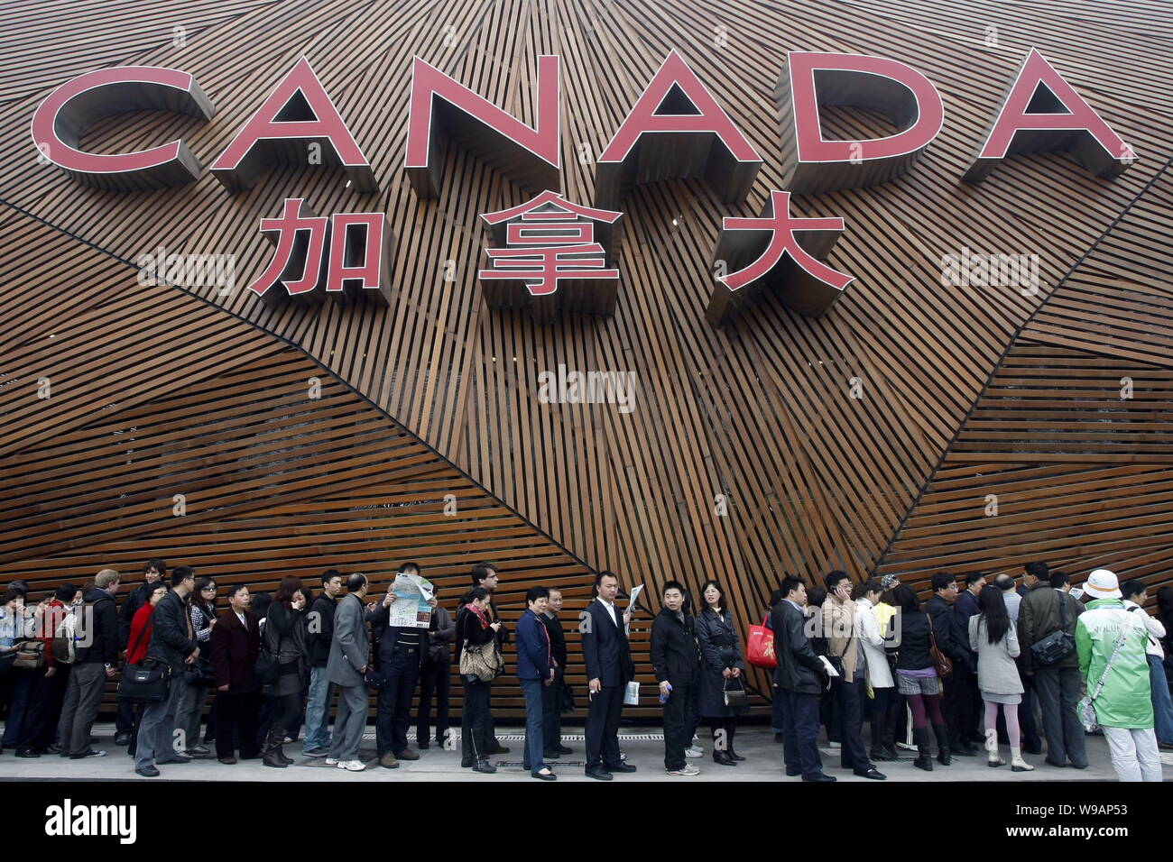 Visitors queue up to enter the Canada Pavilion in the Expo site in ...