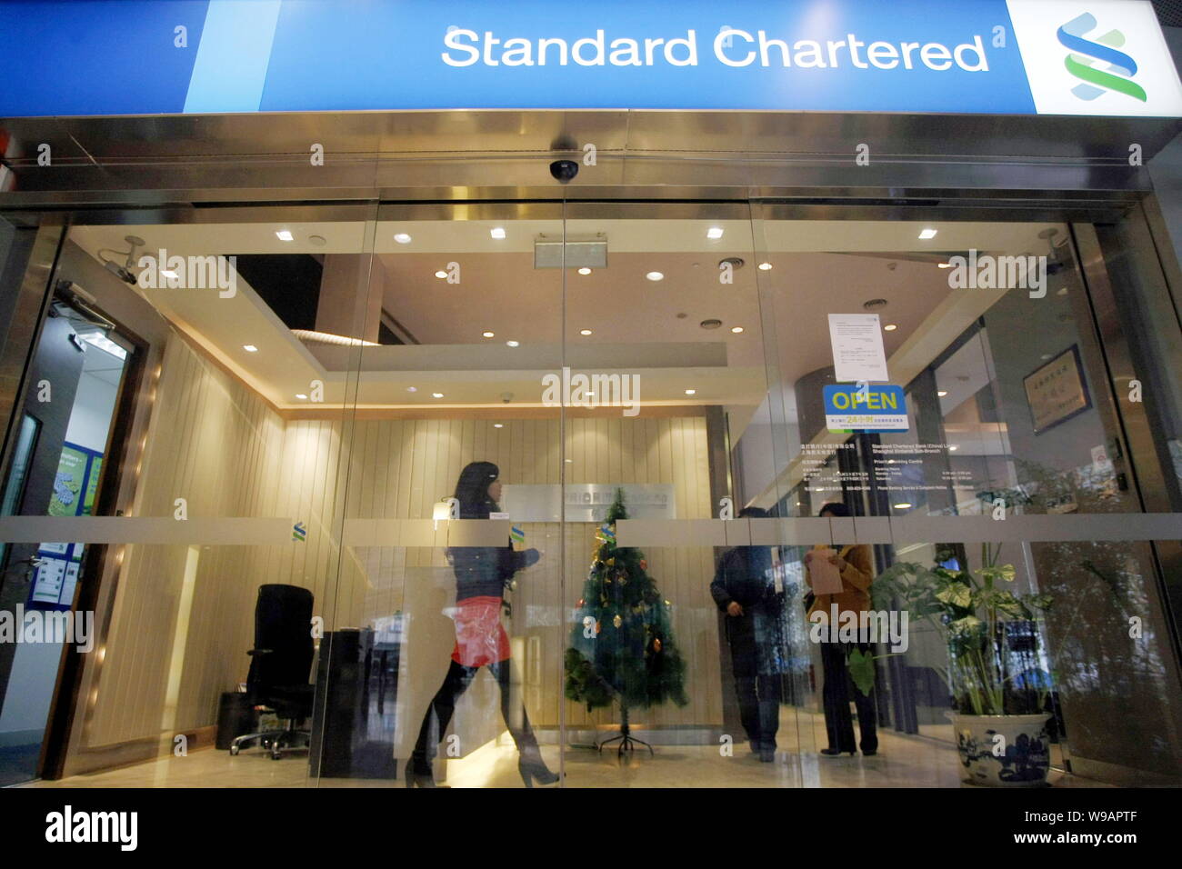 Standard chartered banking hi-res stock photography and images - Alamy